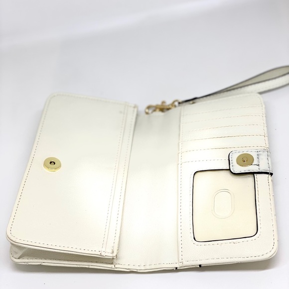 Kohl's | Bags | Kohlsnewivory Quilted Wristlet | Poshmark